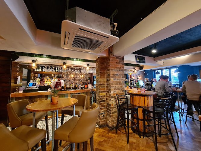 Einstein's - Cafe Restaurant Bar
