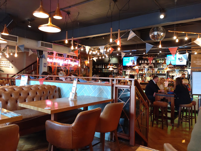 Banyan Bar & Kitchen - Cafe Restaurant Bar