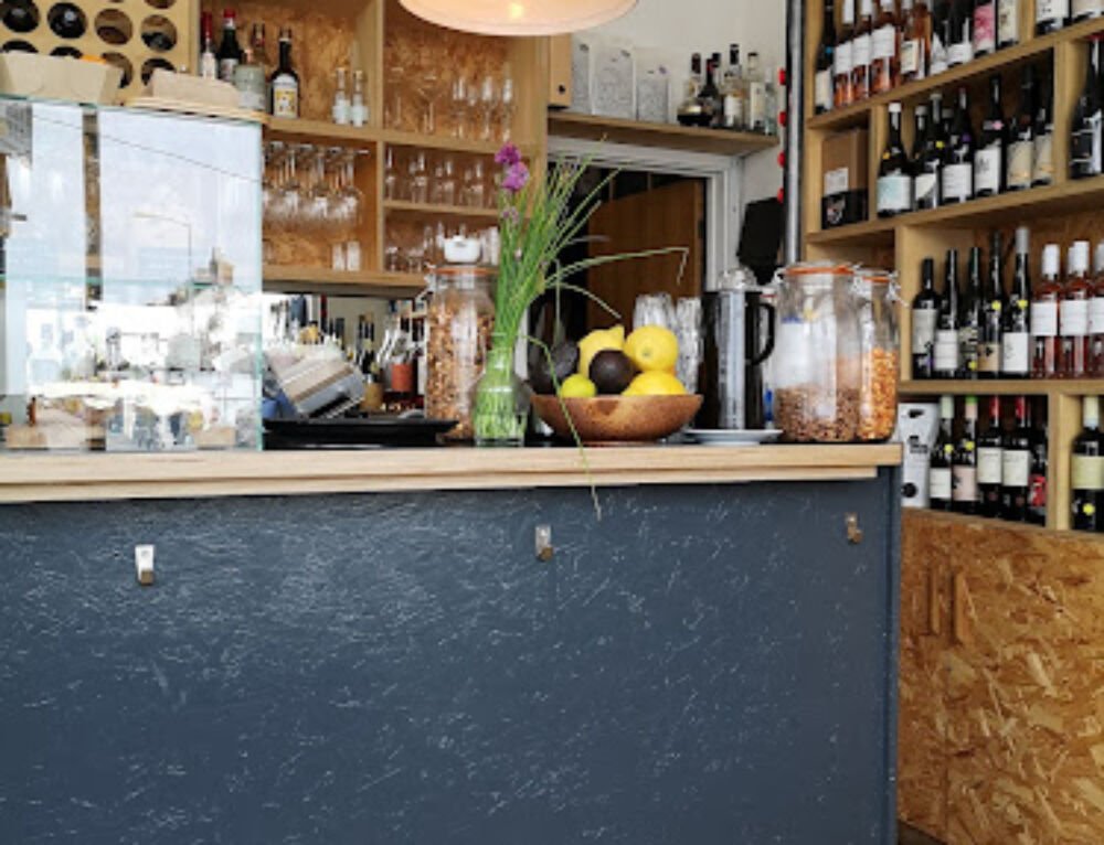 The Singing Rooster - Cafe Restaurant Bar