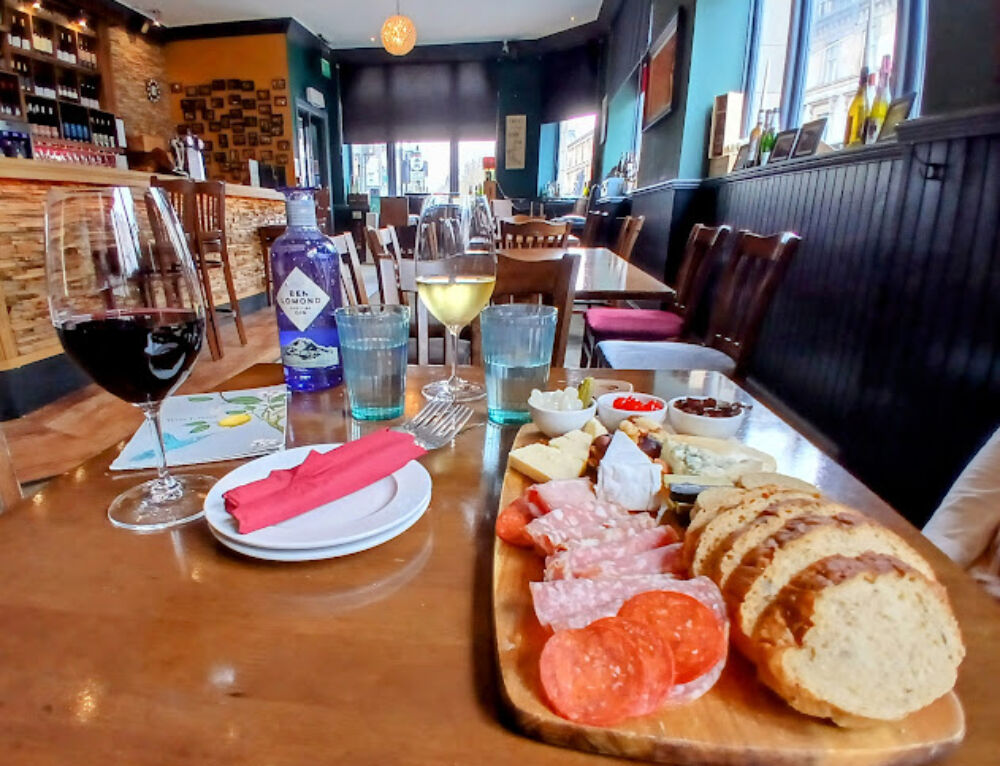 Three Little Pigs - Cafe Restaurant Bar