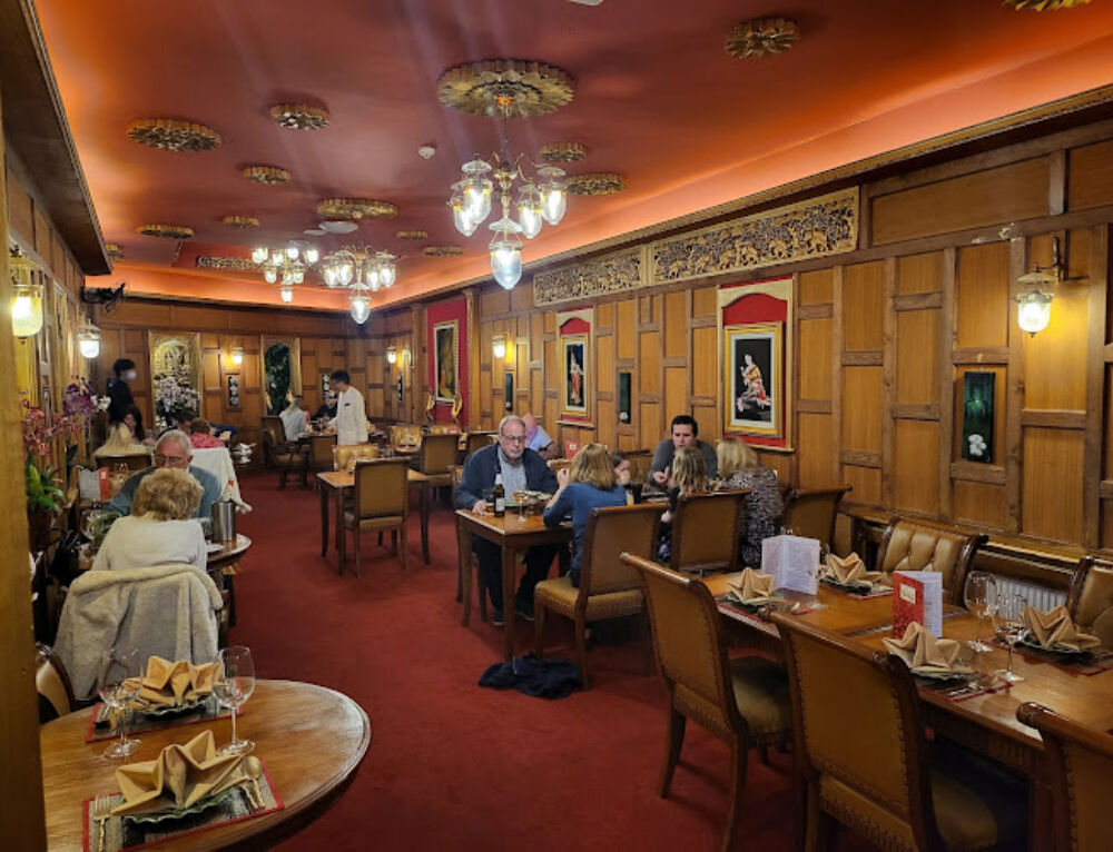 Stretton Hall Farm Shop - Cafe Restaurant Bar